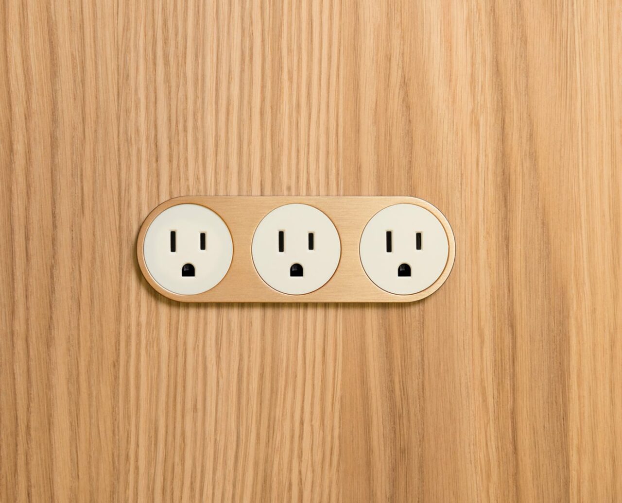 Outlets - prado | invisible home technology